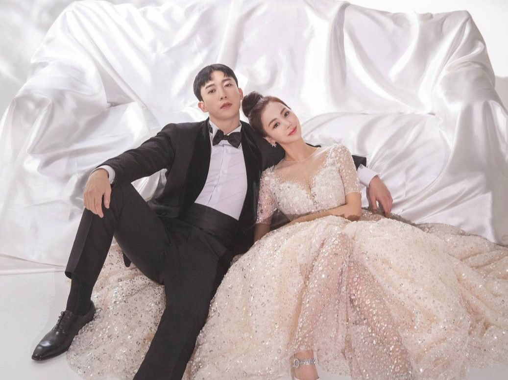 SAH! Hoon U-KISS dan Sang Kekasih Hwang Ji Seon Resmi M...