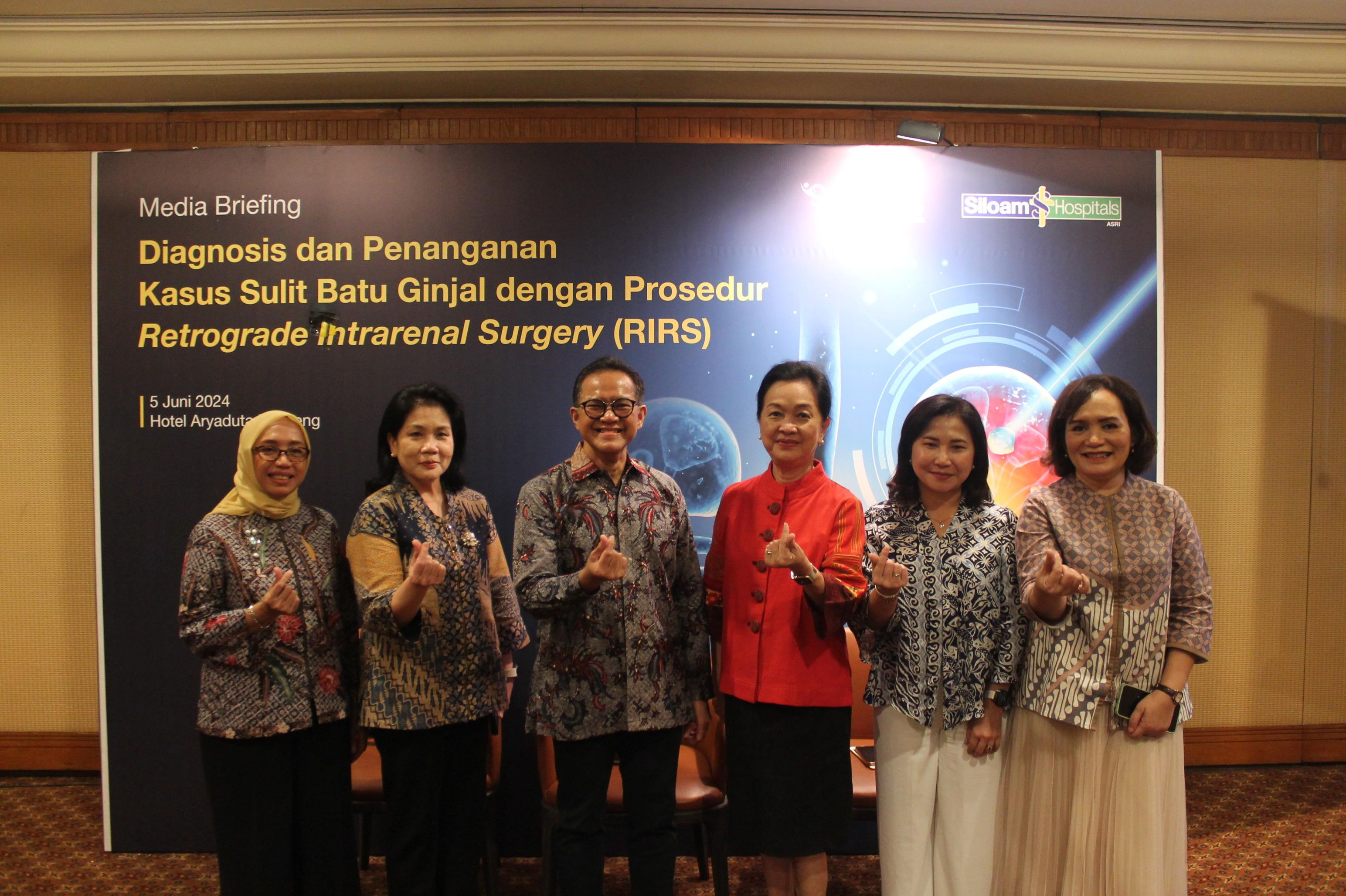 Siloam Hospitals ASRI Hadirkan Retrograde Intrarenal Su... Siloam Hospitals ASRI Hadirkan Retrograde Intrarenal Su...